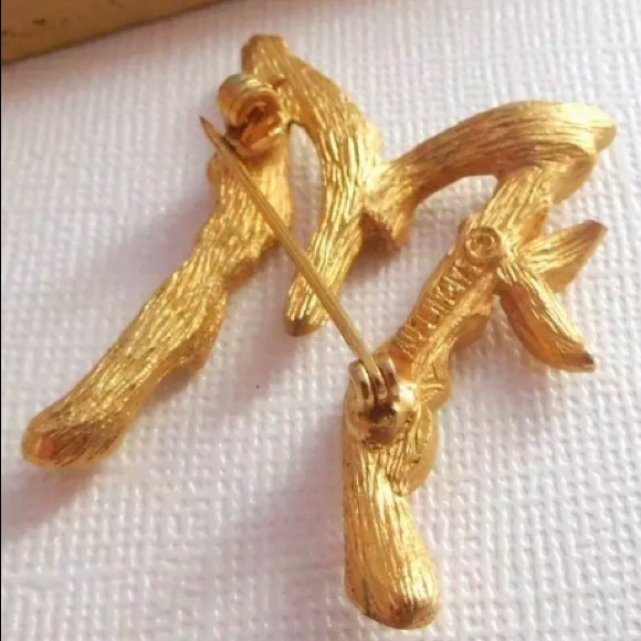 Sarah Coventry | Jewelry | Vintage 97s Sarah Coventry Signed Brooch ...